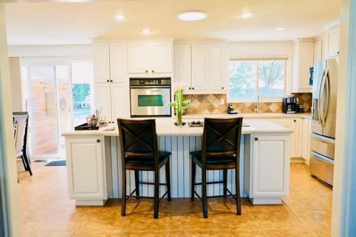 Comfy & Spacious 3 Bed/1 Bath Home, Central Boise - Boise, ID