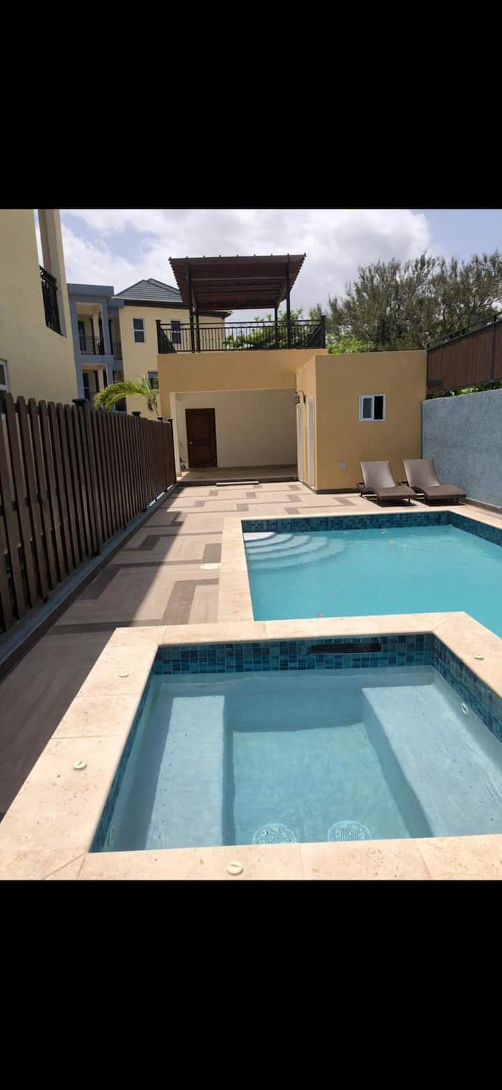 Upland Manor's Zen Spot - Kingston