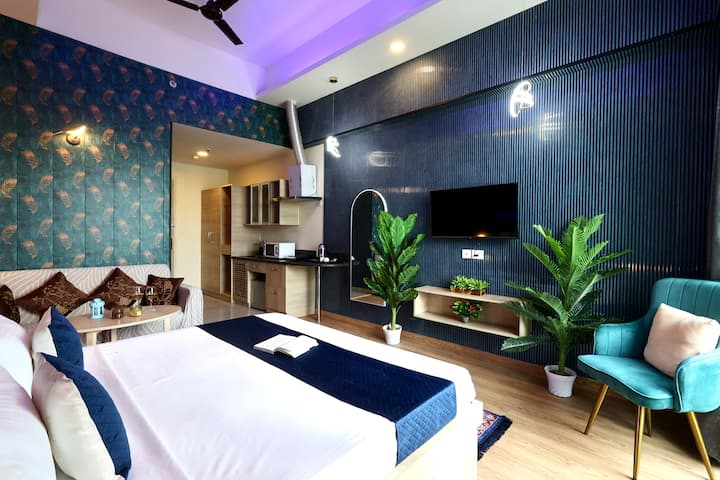 D Lux Stay- Luxury Studio Inside Gaur City Mall - 諾伊達