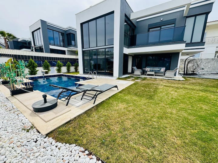 ÖZel Havuzlu, Deniz Manzaralı Ev - Davutlar