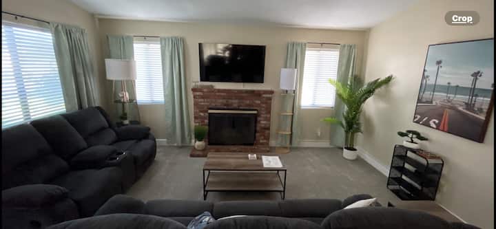 Cozy Cottage - Lancaster, CA