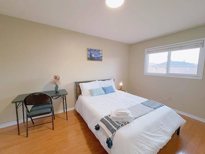 Square One Bright Cozy Room 3 - Mississauga