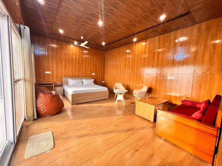 Albamontana Luxury Mountain Cottage Resort - Tehri