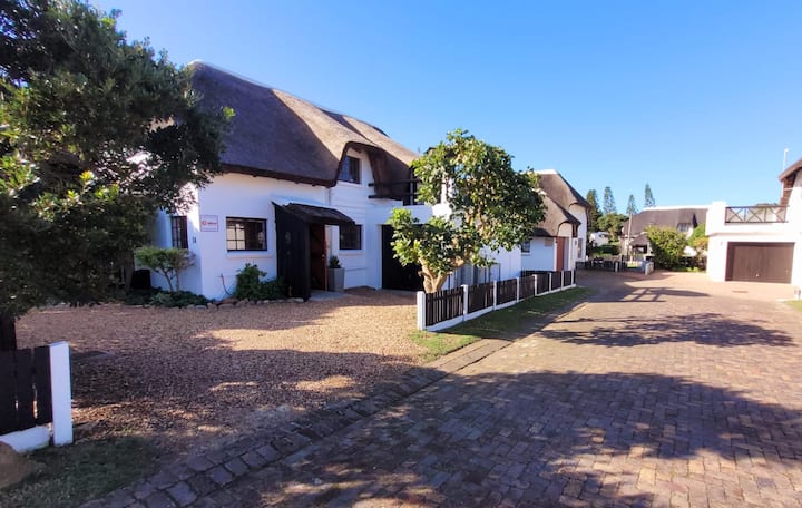 Charming Holiday Home In Sfb - Saint Francis Bay