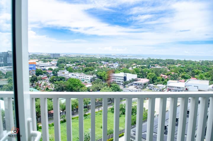 Bacolod Spacious & Modern Condo - Bacolod