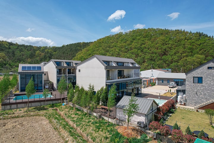 #무료픽업#황리단길#어메니티#넷플릭스#개별바베큐#보드게임#리베하우스202호 - Gyeongju-si