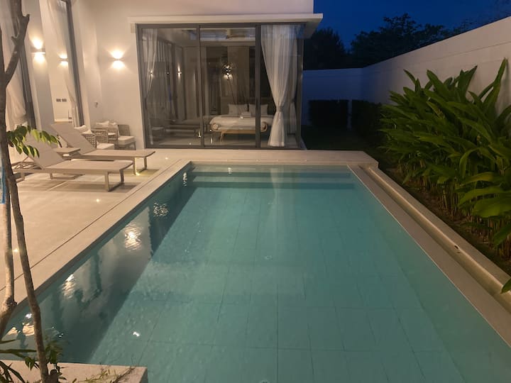สวรรค์สไตล์ บิลล่าพูดซี - Phuket