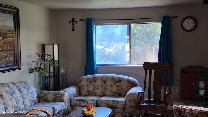 Maggie's Double Room - Redding, CA