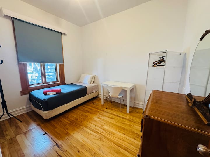 Grand Appartement - Jardin à Quelques Pas Du Métro - Laval, Quebec, Canadà