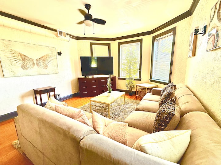 Midway Hideaway • Cozy 1br+park - Burbank, IL