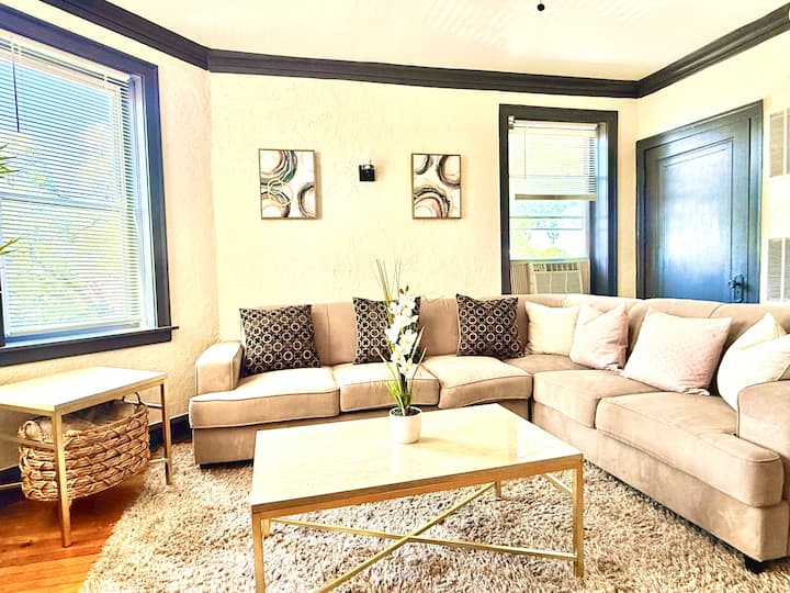 Midway Hideaway | Warm Chicago Retreat - Fernwood - Chicago