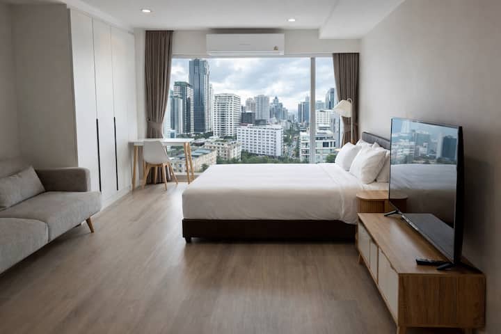 Newly Renovated | Best Location | 4 Mins Walk Bts - Bangkok