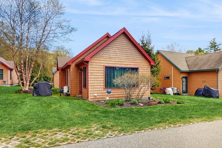 2br Charming Cottage With A Game Room, Pool & Loft - Wells, ME