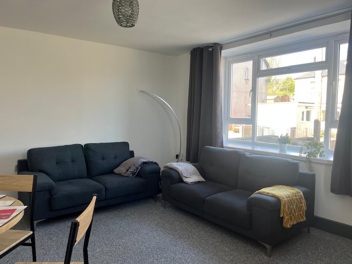 Ground-floor 2-bed Flat | Private Off-road Parking - Usk