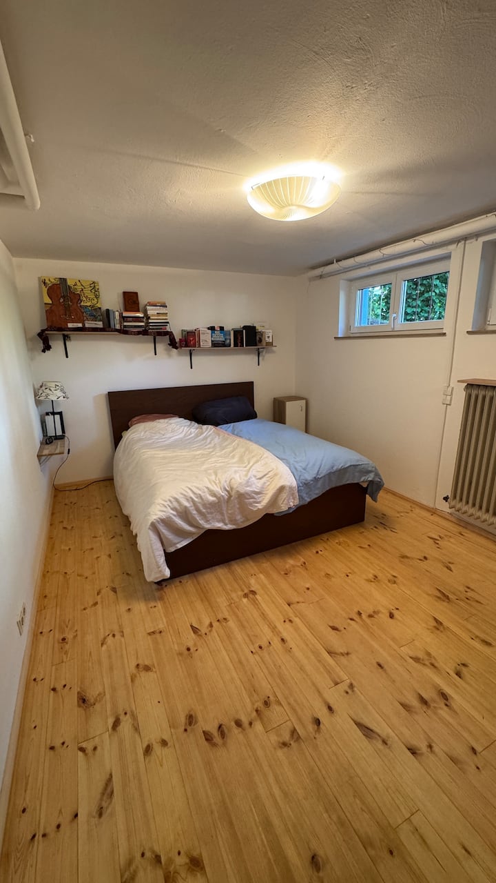 Quite Basement Room Near Airport/messe - Stuttgart