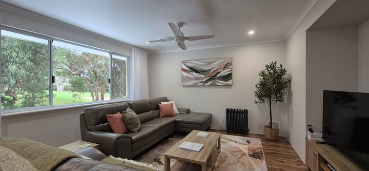 Coastal Golf Retreat: Luxury Private Guest Suite - Mandurah