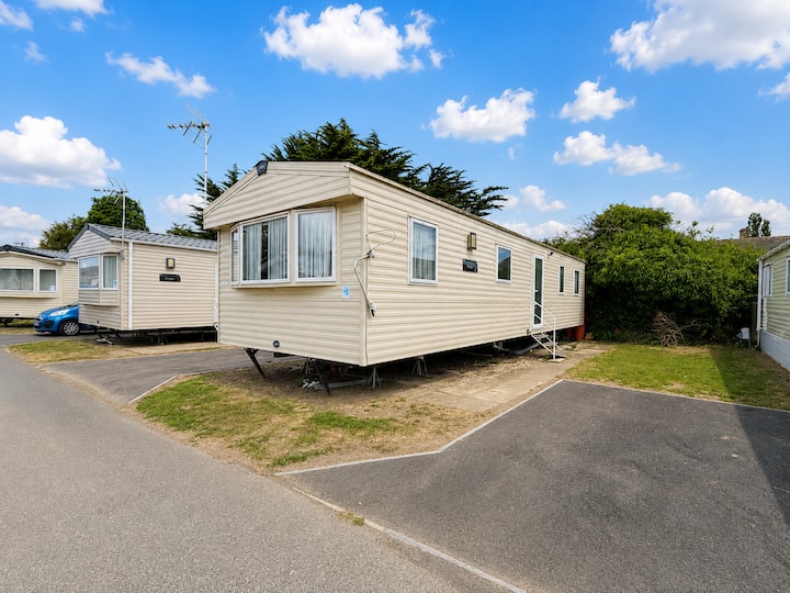 8 Berth Caravan At Dovercourt Park Ref 44206v - Harwich