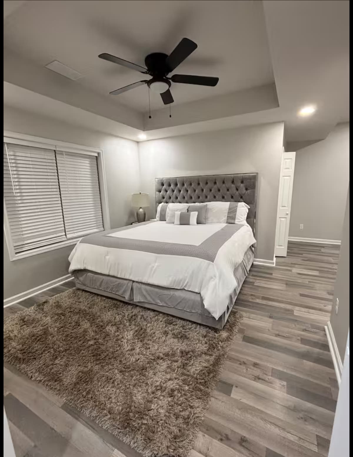 „Geräumige 2-Zimmer-Wohnung im Untergeschoss mit eigenem Eingang ...