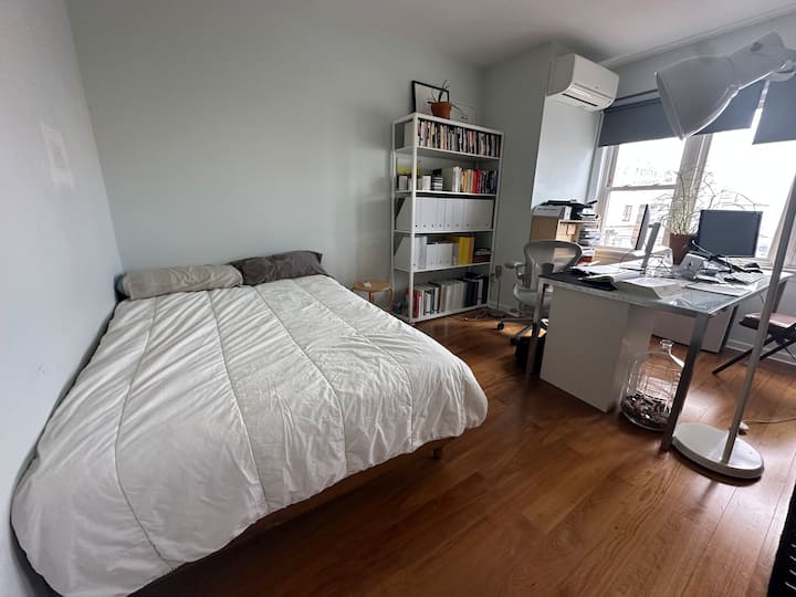 Spacious Room In Brooklyn Home - Brooklyn, NY