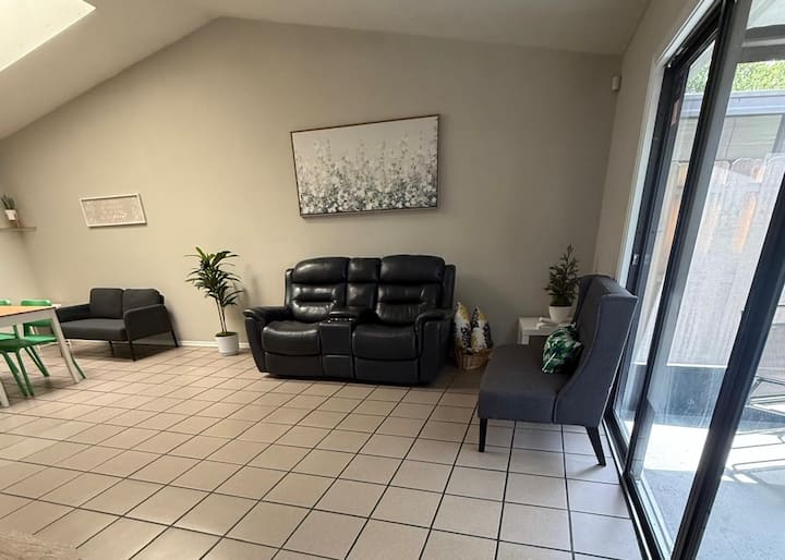 Cozy Home W Fast Wifi | Long Stays Welcome - Jacksonville, FL