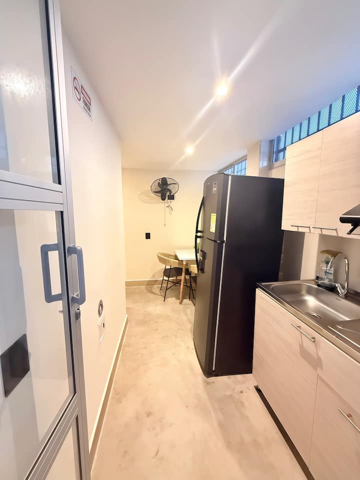 Downtown Studio With A/c + Netflix + Kitchen + Hot Water - コロンビー サンタ・マルタ
