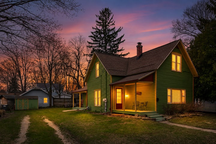 Fire Pit  Walk To South Haven & Beach  Sleeps 8 - South Haven, MI