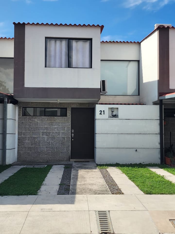 Casa Marfil / Comfort And Style In Opico - 薩爾瓦多