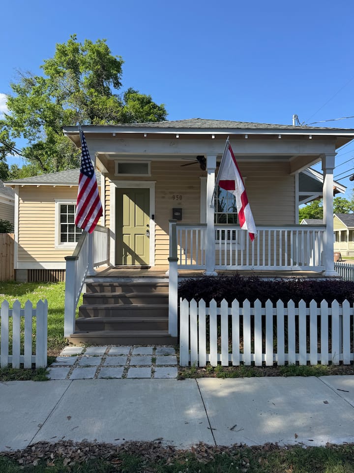 Mardi Gras Cottage On Marine Street Walkability - Mobile, AL