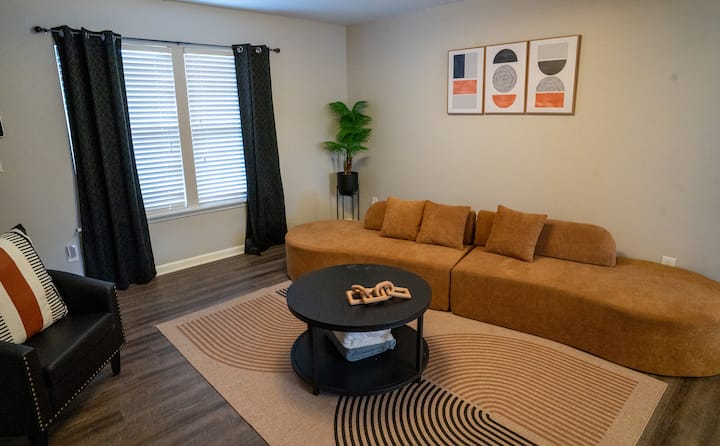 Spacious Family Retreat, 4 Bedrooms, Gate Backyard - Elgin, SC