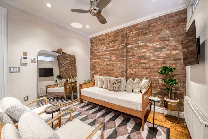 East Village Scape Nyc Flair - New York