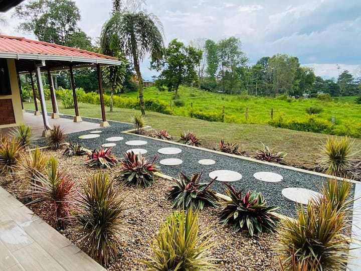 Casa De Campo, Hermosa Vista, Cerca Filandia - Filandia