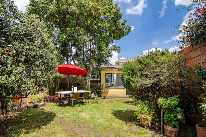 •Country House ~ Safest Area. Private Bbq Garden - Bogota