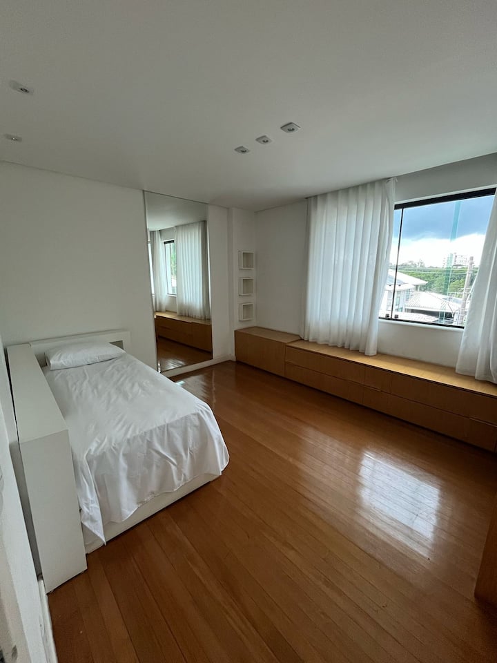 Quarto Com Bicama/bairro Nobre - Barbacena