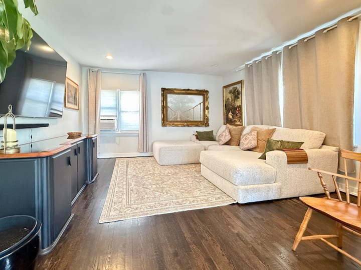 2000 Sq Foot Beach House Apartment By The Sea - Long Beach, NY