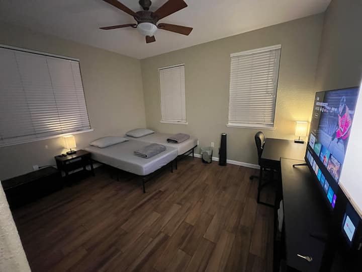 Two Twin Size Beds. Shared Bathroom. - Vacaville, CA