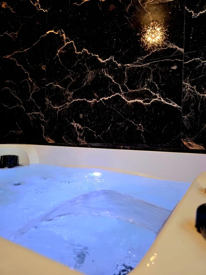 Jacuzzi Privé Illimité - Suite Chic En Camargue - Arles