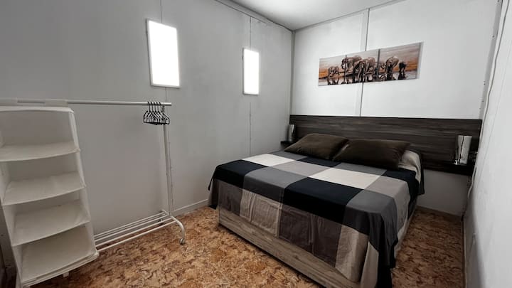 Habitación Pequeña Y Cómoda - Palma