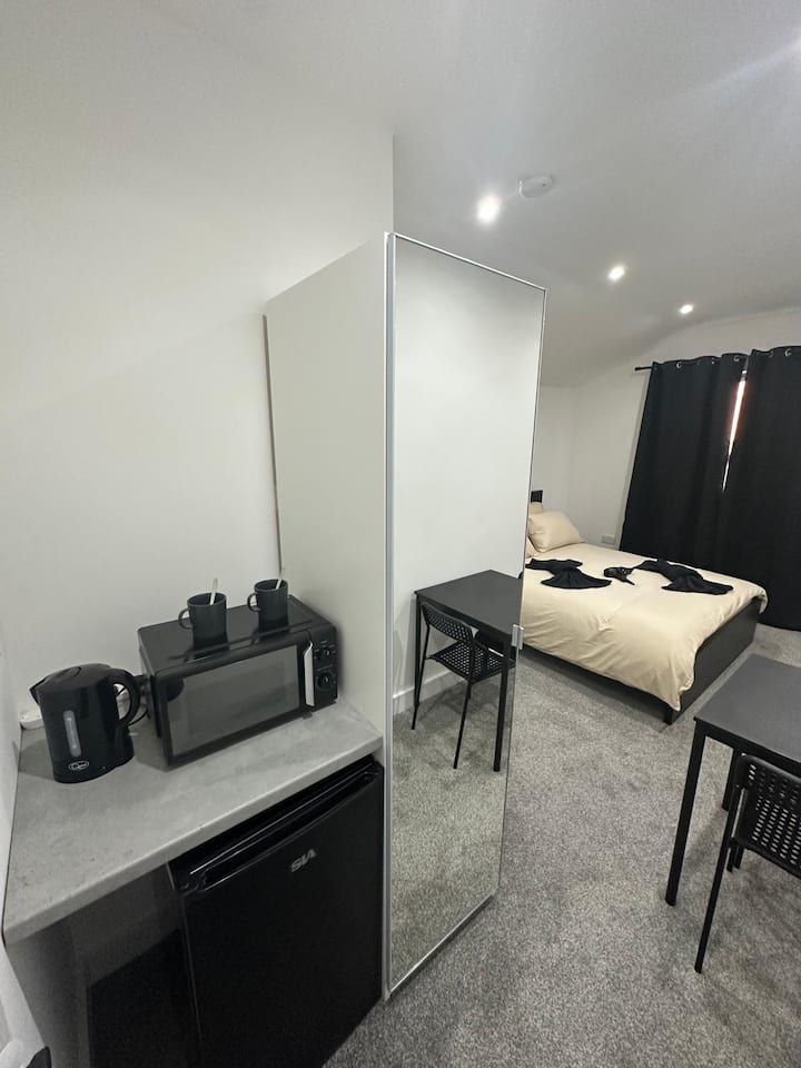 Central London Room And Bathroom - Chelsea