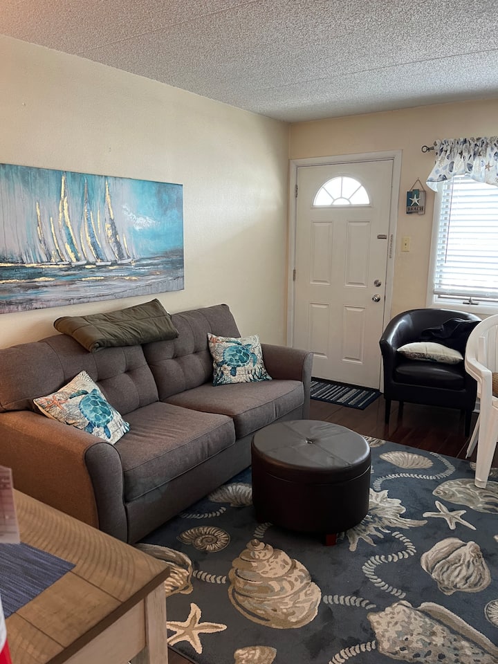 Royal Sands Condo 1 Bedroom 1 Bathroom With Pool. - North Wildwood, NJ
