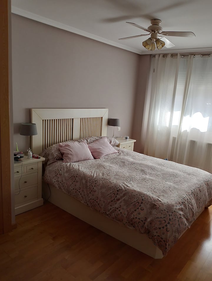Habitación Luminosa Y Amplia - Alcalá de Henares