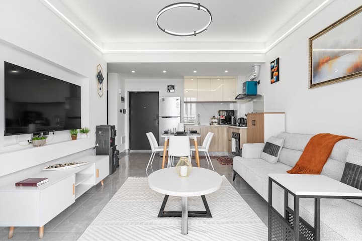 The Wisteria Abode | Stylish 1br City View Condo. - Kenya