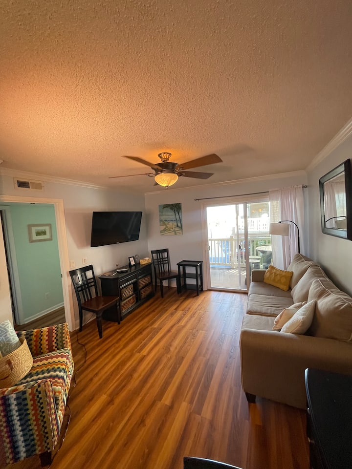 New - Nancy's Nest Oceanfront Getaway - Carolina Beach, NC