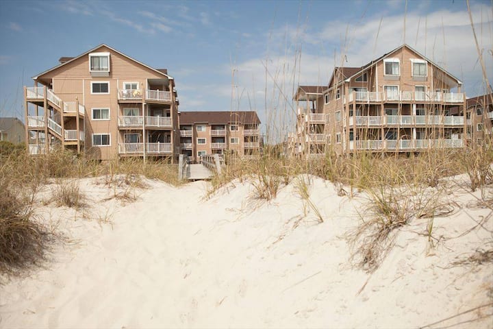 New - Nancy's Nest Oceanfront Getaway - Carolina Beach, NC