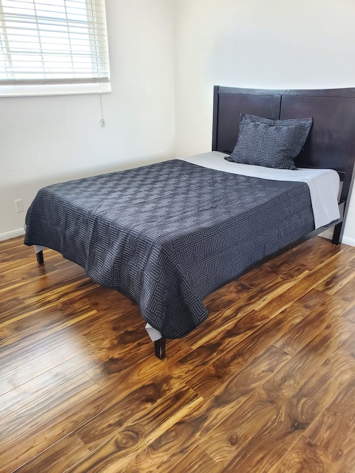 Affordable Room At Goergeous Home - C - Layton, UT