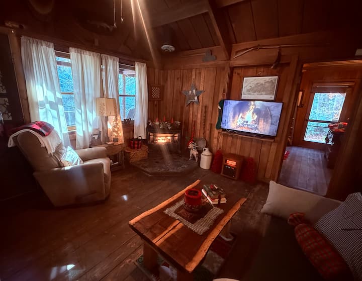 Secluded Creekside Cabin W/ Waterfall • Hot Tub - North Carolina