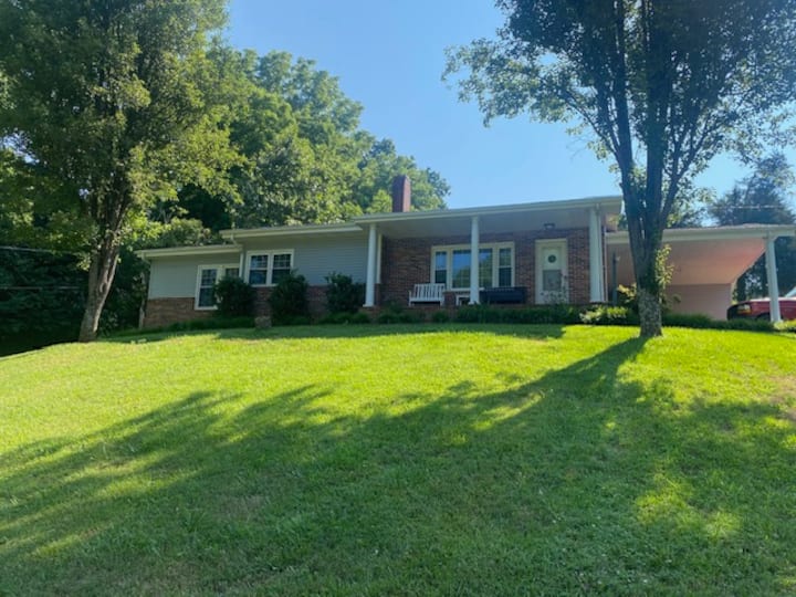 East Tennessee Mountain Home - Wilbur Lake, TN