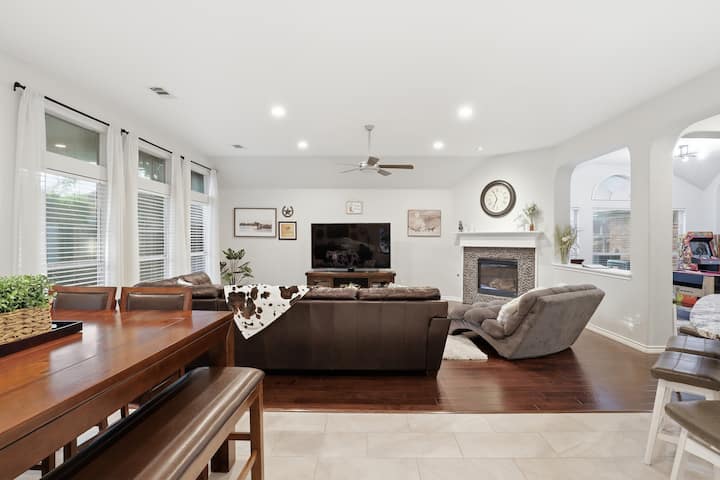 Updated* Spacious Home Near Att Fifa World Cup - Grand Prairie, TX
