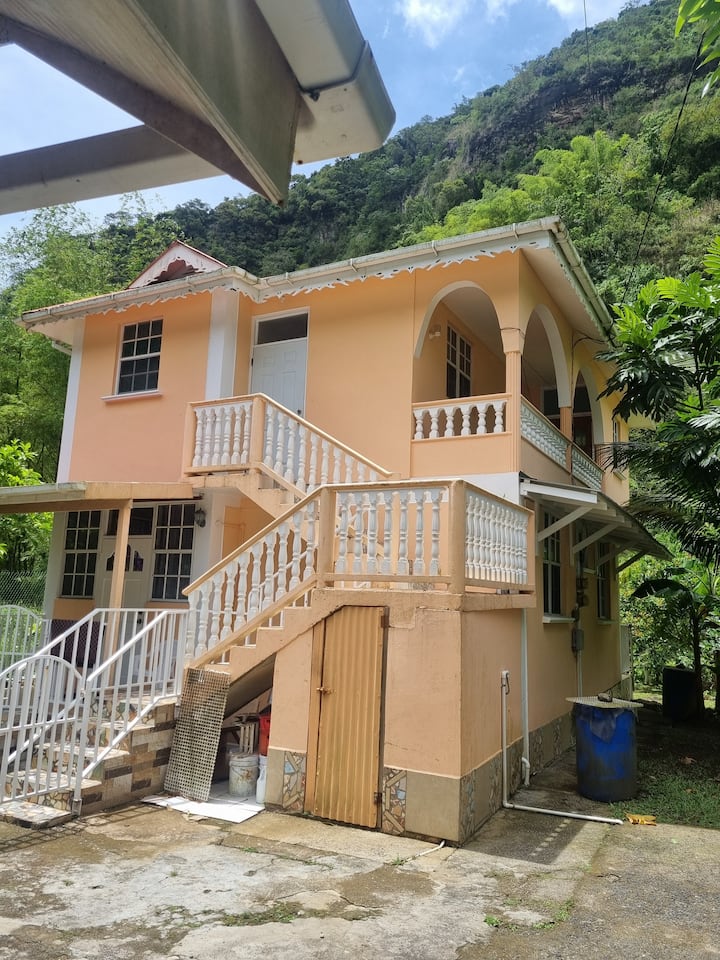 Copthall 2 Bed Apartment Overlooking River - Roseau