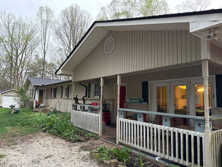 Friends And Family Ranch House - Black Mountain, NC