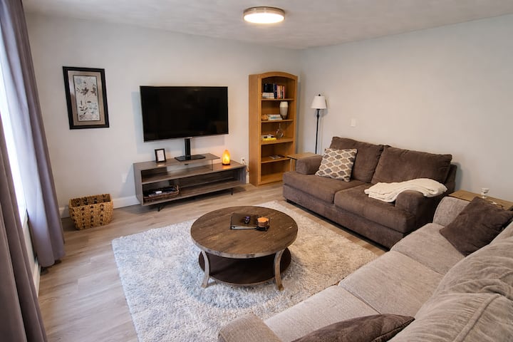 Thrifty Charm In Roanoke - Private Suite - Roanoke, VA